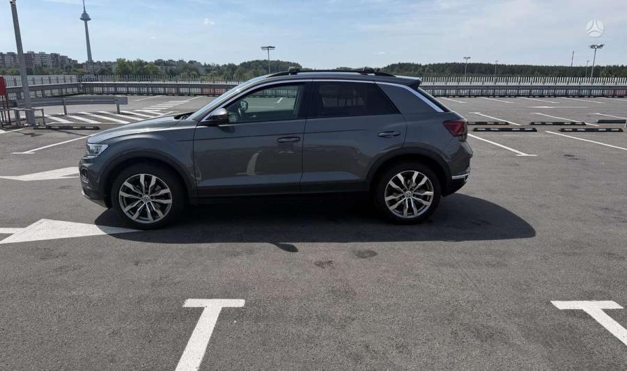 Pelēks Volkswagen T-Roc 2020 Viļņa, ar dzinēja tilpumu 1.97 L un nobraukumu 120 tūkst. km par 17000 €, foto 11 vietnē AUTOMOTO.COM.LV
