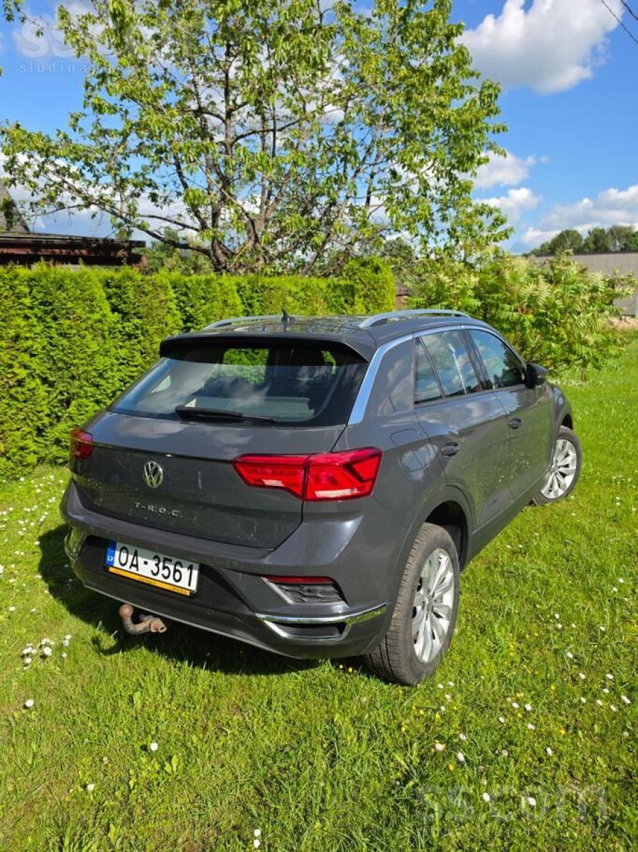 Grey Volkswagen T-Roc 2020 in Dobele, with an engine capacity of 2.00 L and mileage of 191 thousand km for 15000 €, photo 5 on AUTOMOTO.COM.LV