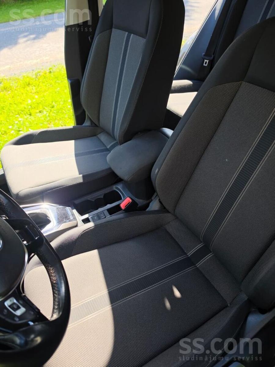 Grey Volkswagen T-Roc 2020 in Dobele, with an engine capacity of 2.00 L and mileage of 191 thousand km for 15000 €, photo 8 on AUTOMOTO.COM.LV