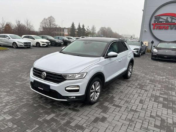 Grey Volkswagen T-Roc 2021 in Telschi, with an engine capacity of 1.50 L and mileage of 59 thousand km for 14999 €, photo 1 on AUTOMOTO.COM.LV