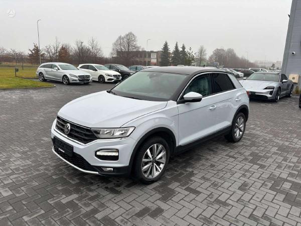 Grey Volkswagen T-Roc 2021 in Telschi, with an engine capacity of 1.50 L and mileage of 59 thousand km for 14999 €, photo 2 on AUTOMOTO.COM.LV
