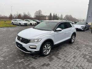 Grey Volkswagen T-Roc 2021 in Telschi, with an engine capacity of 1.50 L and mileage of 59 thousand km for 14999 €, photo 2 on AUTOMOTO.COM.LV