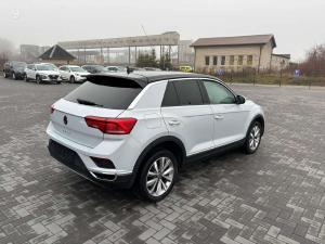 Grey Volkswagen T-Roc 2021 in Telschi, with an engine capacity of 1.50 L and mileage of 59 thousand km for 14999 €, photo 5 on AUTOMOTO.COM.LV