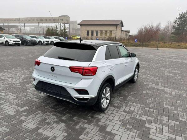 Grey Volkswagen T-Roc 2021 in Telschi, with an engine capacity of 1.50 L and mileage of 59 thousand km for 14999 €, photo 6 on AUTOMOTO.COM.LV