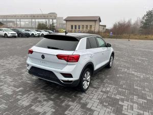 Grey Volkswagen T-Roc 2021 in Telschi, with an engine capacity of 1.50 L and mileage of 59 thousand km for 14999 €, photo 6 on AUTOMOTO.COM.LV