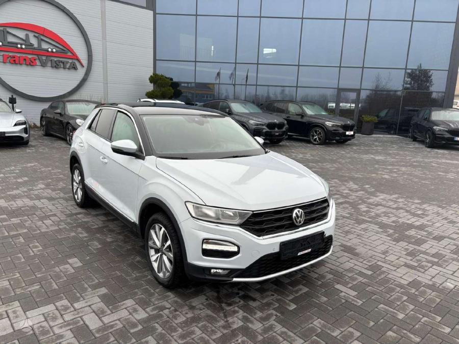 Grey Volkswagen T-Roc 2021 in Telschi, with an engine capacity of 1.50 L and mileage of 59 thousand km for 14999 €, photo 7 on AUTOMOTO.COM.LV