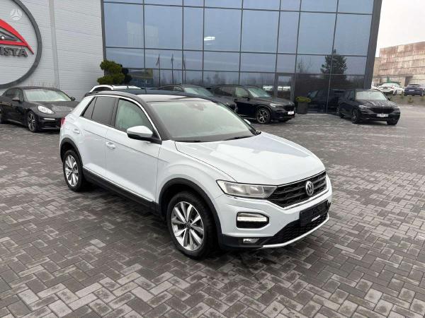 Grey Volkswagen T-Roc 2021 in Telschi, with an engine capacity of 1.50 L and mileage of 59 thousand km for 14999 €, photo 8 on AUTOMOTO.COM.LV