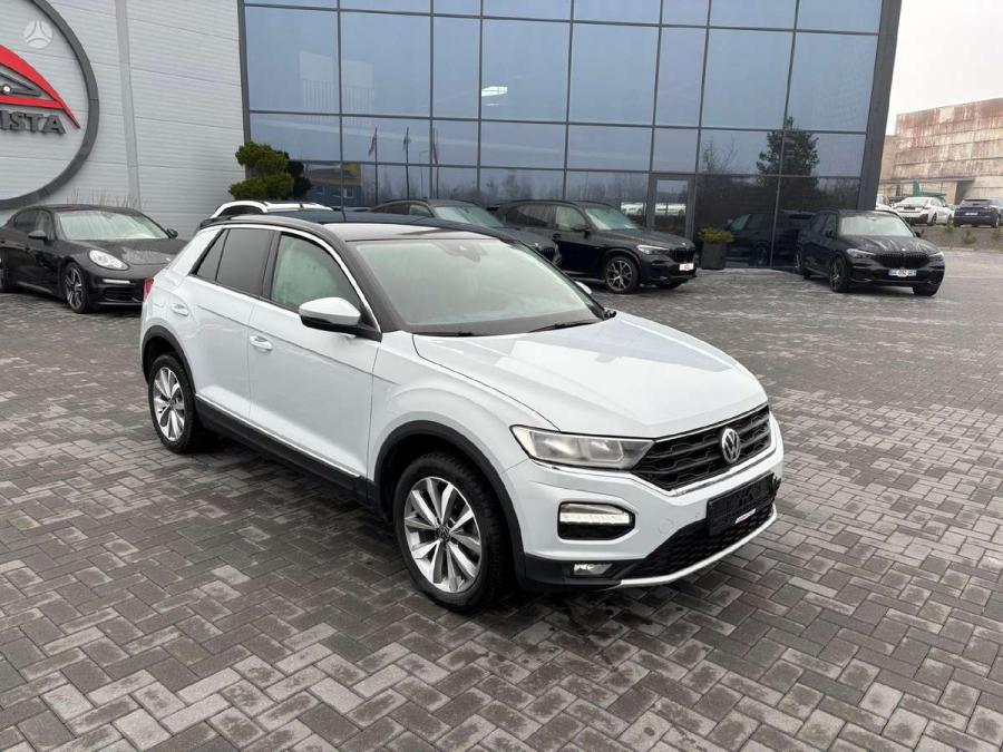 Grey Volkswagen T-Roc 2021 in Telschi, with an engine capacity of 1.50 L and mileage of 59 thousand km for 14999 €, photo 8 on AUTOMOTO.COM.LV