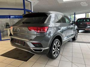 Pelēks Volkswagen T-Roc 2021 Kauņa, ar dzinēja tilpumu 1.50 L un nobraukumu 32 tūkst. km par 26366 €, foto 3 vietnē AUTOMOTO.COM.LV