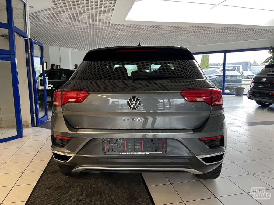 Pelēks Volkswagen T-Roc 2021 Kauņa, ar dzinēja tilpumu 1.50 L un nobraukumu 32 tūkst. km par 26366 €, foto 4 vietnē AUTOMOTO.COM.LV