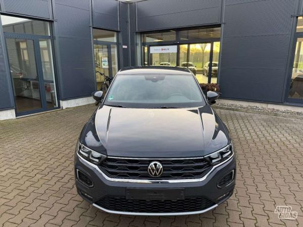 Grey Volkswagen T-Roc 2021 in Kaunas, with an engine capacity of 1.50 L and mileage of 86 thousand km for 23935 €, photo 2 on AUTOMOTO.COM.LV