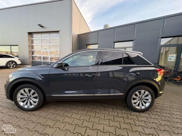 Grey Volkswagen T-Roc 2021 in Kaunas, with an engine capacity of 1.50 L and mileage of 86 thousand km for 23935 €, photo 3 on AUTOMOTO.COM.LV