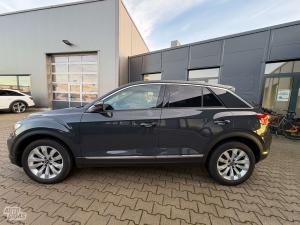 Grey Volkswagen T-Roc 2021 in Kaunas, with an engine capacity of 1.50 L and mileage of 86 thousand km for 23935 €, photo 3 on AUTOMOTO.COM.LV