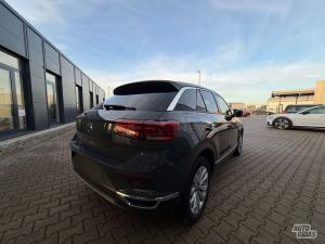 Grey Volkswagen T-Roc 2021 in Kaunas, with an engine capacity of 1.50 L and mileage of 86 thousand km for 23935 €, photo 6 on AUTOMOTO.COM.LV