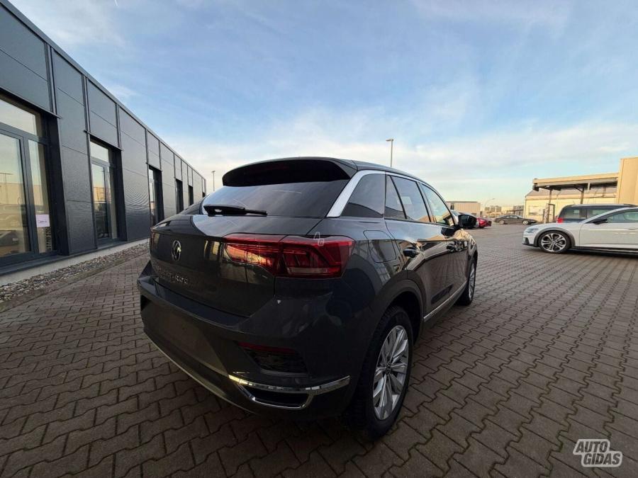 Grey Volkswagen T-Roc 2021 in Kaunas, with an engine capacity of 1.50 L and mileage of 86 thousand km for 23935 €, photo 6 on AUTOMOTO.COM.LV