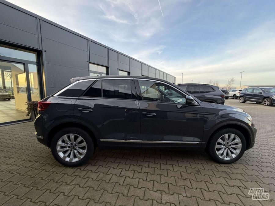 Grey Volkswagen T-Roc 2021 in Kaunas, with an engine capacity of 1.50 L and mileage of 86 thousand km for 23935 €, photo 7 on AUTOMOTO.COM.LV