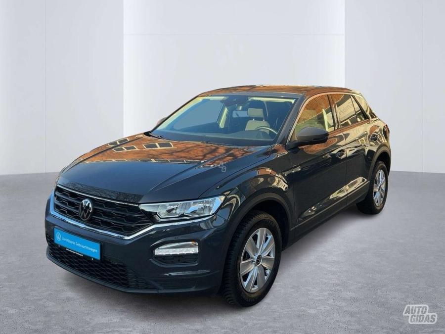 Grey Volkswagen T-Roc 2021 in Kaunas, with an engine capacity of 1.00 L and mileage of 23 thousand km for 22630 €, photo 2 on AUTOMOTO.COM.LV