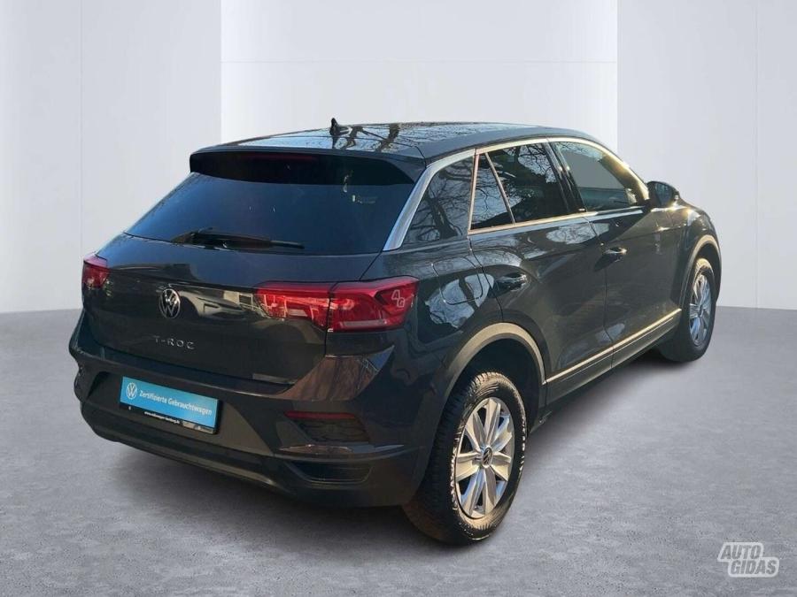 Grey Volkswagen T-Roc 2021 in Kaunas, with an engine capacity of 1.00 L and mileage of 23 thousand km for 22630 €, photo 5 on AUTOMOTO.COM.LV