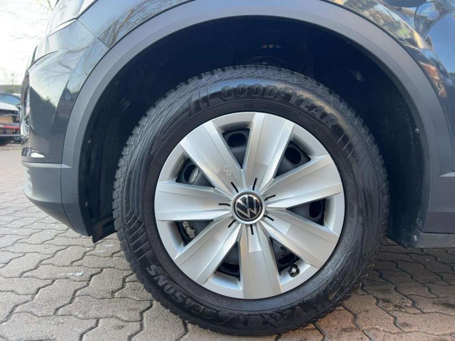 Grey Volkswagen T-Roc 2021 in Kaunas, with an engine capacity of 1.00 L and mileage of 23 thousand km for 22630 €, photo 15 on AUTOMOTO.COM.LV