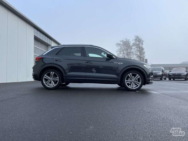 Grey Volkswagen T-Roc 2021 in Kaunas, with an engine capacity of 1.50 L and mileage of 28 thousand km for 25346 €, photo 4 on AUTOMOTO.COM.LV