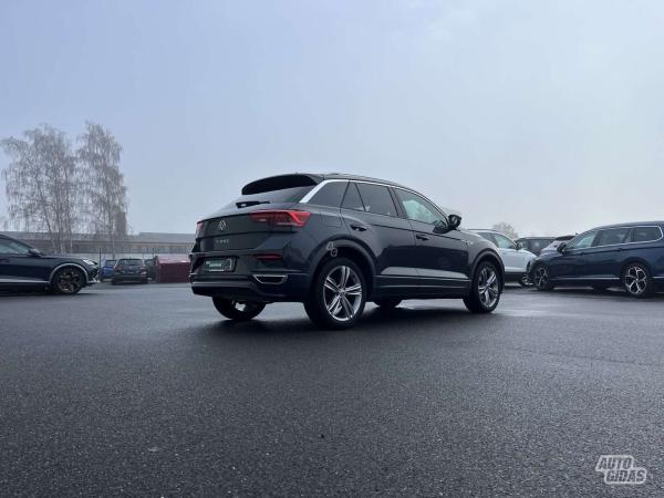 Grey Volkswagen T-Roc 2021 in Kaunas, with an engine capacity of 1.50 L and mileage of 28 thousand km for 25346 €, photo 5 on AUTOMOTO.COM.LV
