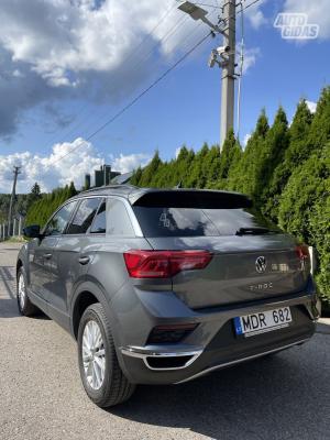 Grey Volkswagen T-Roc 2021 in Vilnius, with an engine capacity of 1.50 L and mileage of 53 thousand km for 21500 €, photo 3 on AUTOMOTO.COM.LV