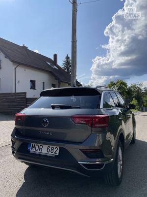 Grey Volkswagen T-Roc 2021 in Vilnius, with an engine capacity of 1.50 L and mileage of 53 thousand km for 21500 €, photo 4 on AUTOMOTO.COM.LV