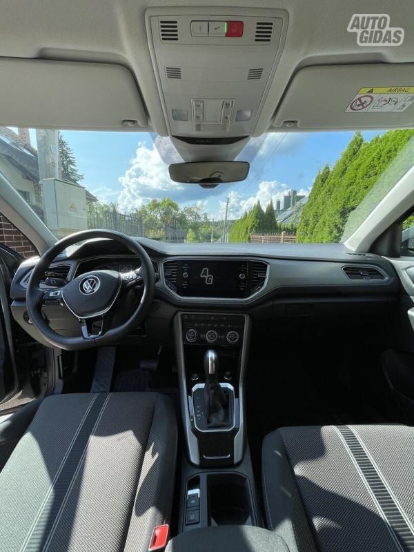 Pelēks Volkswagen T-Roc 2021 Viļņa, ar dzinēja tilpumu 1.50 L un nobraukumu 53 tūkst. km par 21500 €, foto 7 vietnē AUTOMOTO.COM.LV