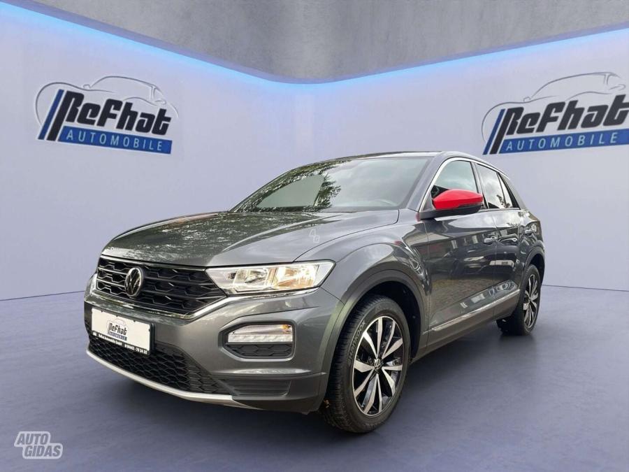Grey Volkswagen T-Roc 2021 in Kaunas, with an engine capacity of 1.50 L and mileage of 63 thousand km for 23379 €, photo 2 on AUTOMOTO.COM.LV