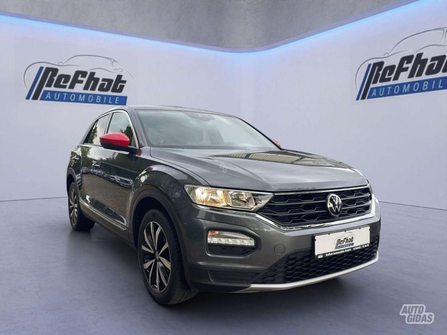 Grey Volkswagen T-Roc 2021 in Kaunas, with an engine capacity of 1.50 L and mileage of 63 thousand km for 23379 €, photo 5 on AUTOMOTO.COM.LV