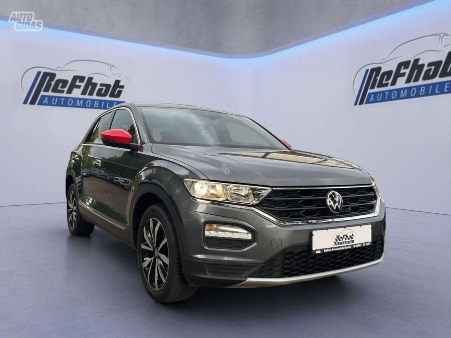 Grey Volkswagen T-Roc 2021 in Kaunas, with an engine capacity of 1.50 L and mileage of 63 thousand km for 23379 €, photo 6 on AUTOMOTO.COM.LV