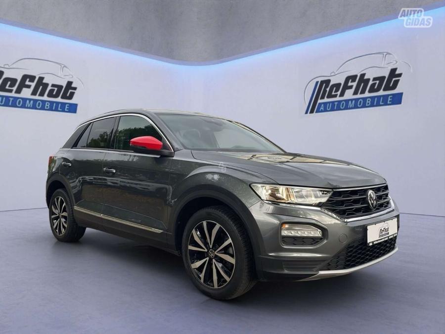 Grey Volkswagen T-Roc 2021 in Kaunas, with an engine capacity of 1.50 L and mileage of 63 thousand km for 23379 €, photo 7 on AUTOMOTO.COM.LV