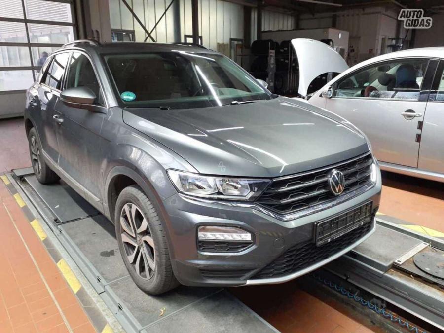 Grey Volkswagen T-Roc 2021 in Kaunas, with an engine capacity of 1.50 L and mileage of 44 thousand km for 26448 €, photo 4 on AUTOMOTO.COM.LV