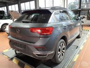 Grey Volkswagen T-Roc 2021 in Kaunas, with an engine capacity of 1.50 L and mileage of 44 thousand km for 26448 €, photo 5 on AUTOMOTO.COM.LV