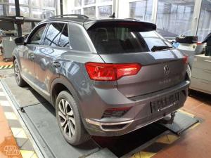 Grey Volkswagen T-Roc 2021 in Kaunas, with an engine capacity of 1.50 L and mileage of 44 thousand km for 26448 €, photo 6 on AUTOMOTO.COM.LV