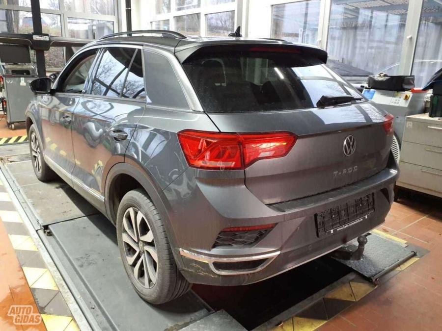 Grey Volkswagen T-Roc 2021 in Kaunas, with an engine capacity of 1.50 L and mileage of 44 thousand km for 26448 €, photo 6 on AUTOMOTO.COM.LV