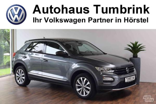 Pelēks Volkswagen T-Roc 2021 Kauņa, ar dzinēja tilpumu 1.00 L un nobraukumu 40 tūkst. km par 23772 €, foto 1 vietnē AUTOMOTO.COM.LV
