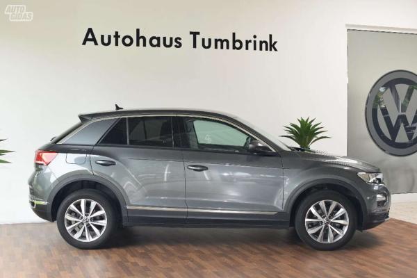 Pelēks Volkswagen T-Roc 2021 Kauņa, ar dzinēja tilpumu 1.00 L un nobraukumu 40 tūkst. km par 23772 €, foto 2 vietnē AUTOMOTO.COM.LV