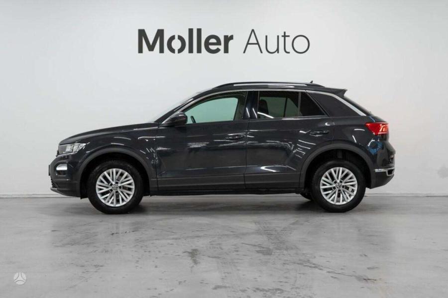 Grey Volkswagen T-Roc 2021 in Vilnius, with an engine capacity of 1.50 L and mileage of 182 thousand km for 14800 €, photo 2 on AUTOMOTO.COM.LV