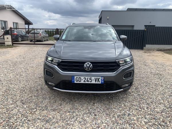Grey Volkswagen T-Roc 2021 in Vilnius, with an engine capacity of 2.00 L and mileage of 187 thousand km for 16900 €, photo 4 on AUTOMOTO.COM.LV