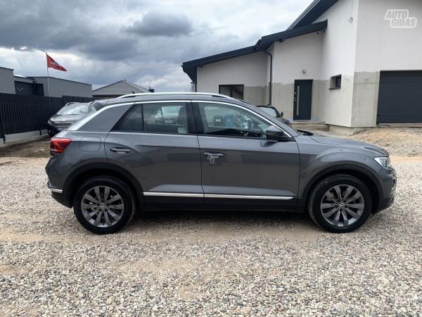 Grey Volkswagen T-Roc 2021 in Vilnius, with an engine capacity of 2.00 L and mileage of 187 thousand km for 16450 €, photo 6 on AUTOMOTO.COM.LV