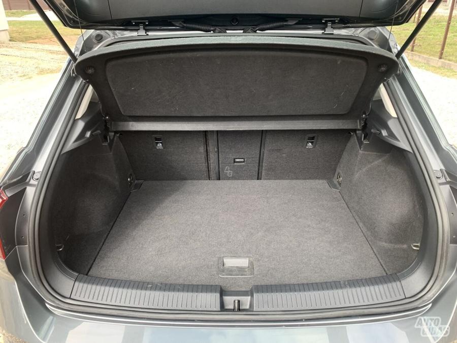 Grey Volkswagen T-Roc 2021 in Vilnius, with an engine capacity of 2.00 L and mileage of 187 thousand km for 16900 €, photo 31 on AUTOMOTO.COM.LV