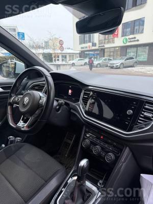 Pelēks Volkswagen T-Roc 2021 Rīga, ar dzinēja tilpumu 1.50 L un nobraukumu 61 tūkst. km par 21000 €, foto 4 vietnē AUTOMOTO.COM.LV
