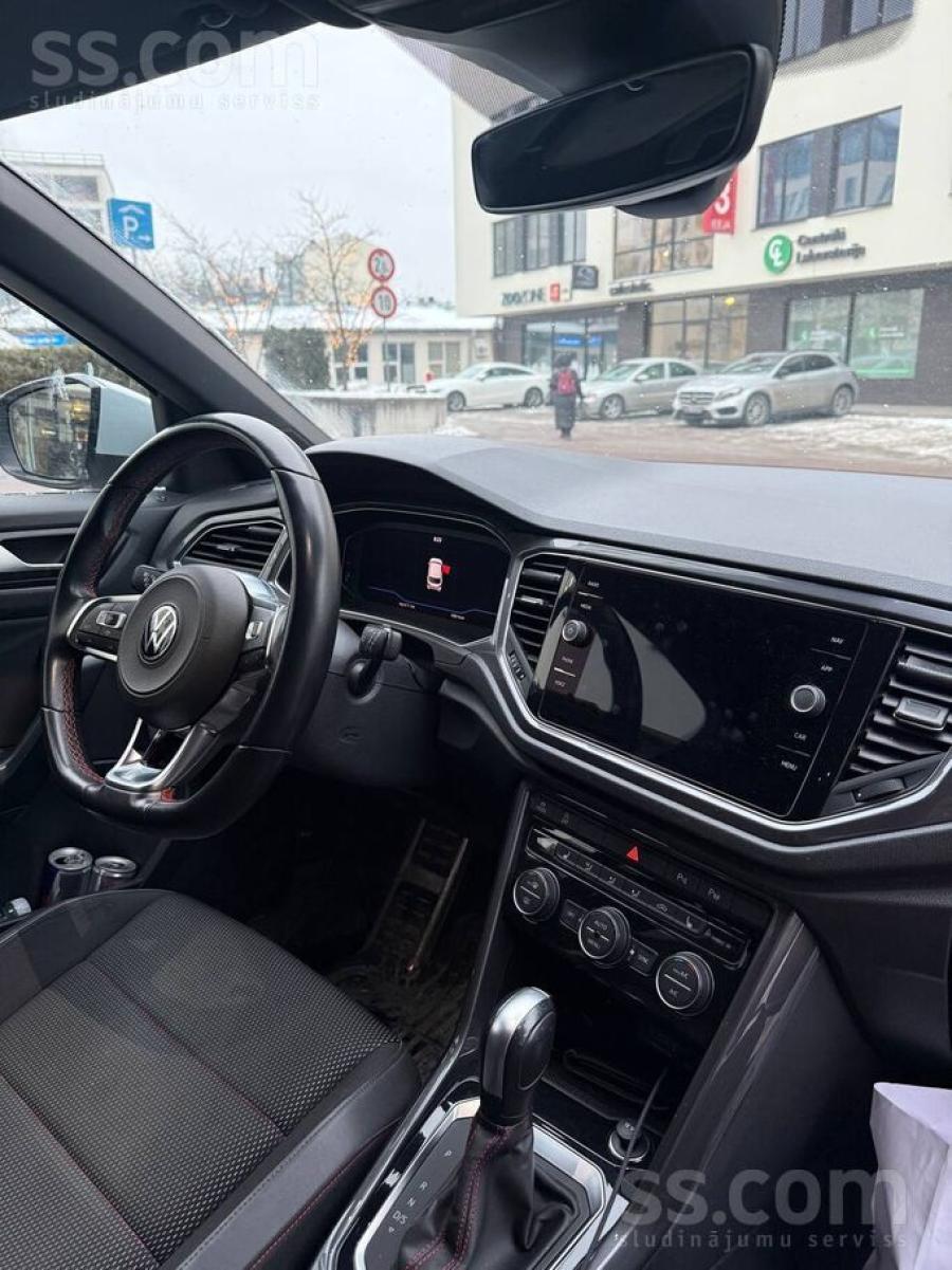 Pelēks Volkswagen T-Roc 2021 Rīga, ar dzinēja tilpumu 1.50 L un nobraukumu 61 tūkst. km par 21000 €, foto 4 vietnē AUTOMOTO.COM.LV