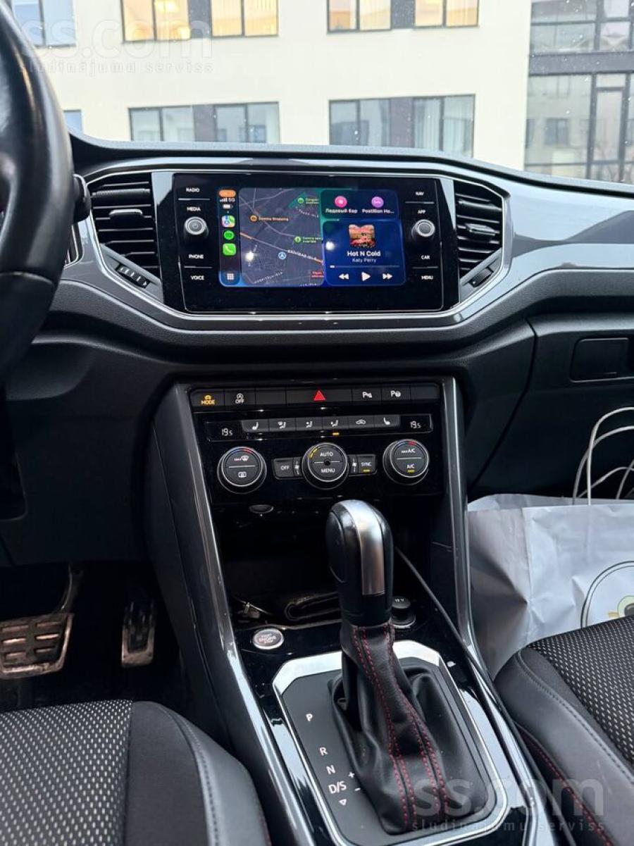 Pelēks Volkswagen T-Roc 2021 Rīga, ar dzinēja tilpumu 1.50 L un nobraukumu 61 tūkst. km par 21000 €, foto 8 vietnē AUTOMOTO.COM.LV