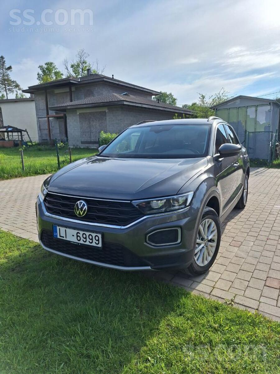 Pelēks Volkswagen T-Roc 2021 Jūrmala, ar dzinēja tilpumu 1.50 L un nobraukumu 109 tūkst. km par 15500 €, foto 1 vietnē AUTOMOTO.COM.LV