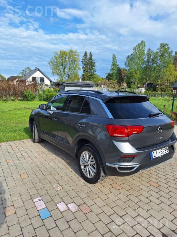 Grey Volkswagen T-Roc 2021 in Jurmala, with an engine capacity of 1.50 L and mileage of 109 thousand km for 15500 €, photo 3 on AUTOMOTO.COM.LV