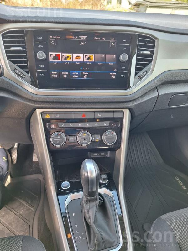 Grey Volkswagen T-Roc 2021 in Jurmala, with an engine capacity of 1.50 L and mileage of 109 thousand km for 15500 €, photo 7 on AUTOMOTO.COM.LV