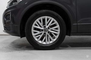 Grey Volkswagen T-Roc 2021 in Vilnius, with an engine capacity of 1.50 L and mileage of 39 thousand km for 21900 €, photo 6 on AUTOMOTO.COM.LV
