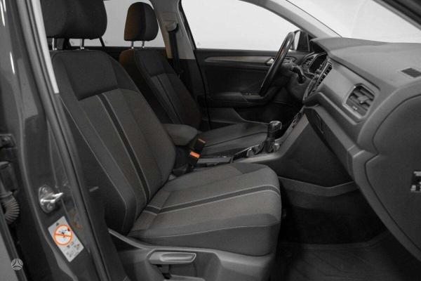 Pelēks Volkswagen T-Roc 2021 Viļņa, ar dzinēja tilpumu 1.50 L un nobraukumu 39 tūkst. km par 21900 €, foto 9 vietnē AUTOMOTO.COM.LV